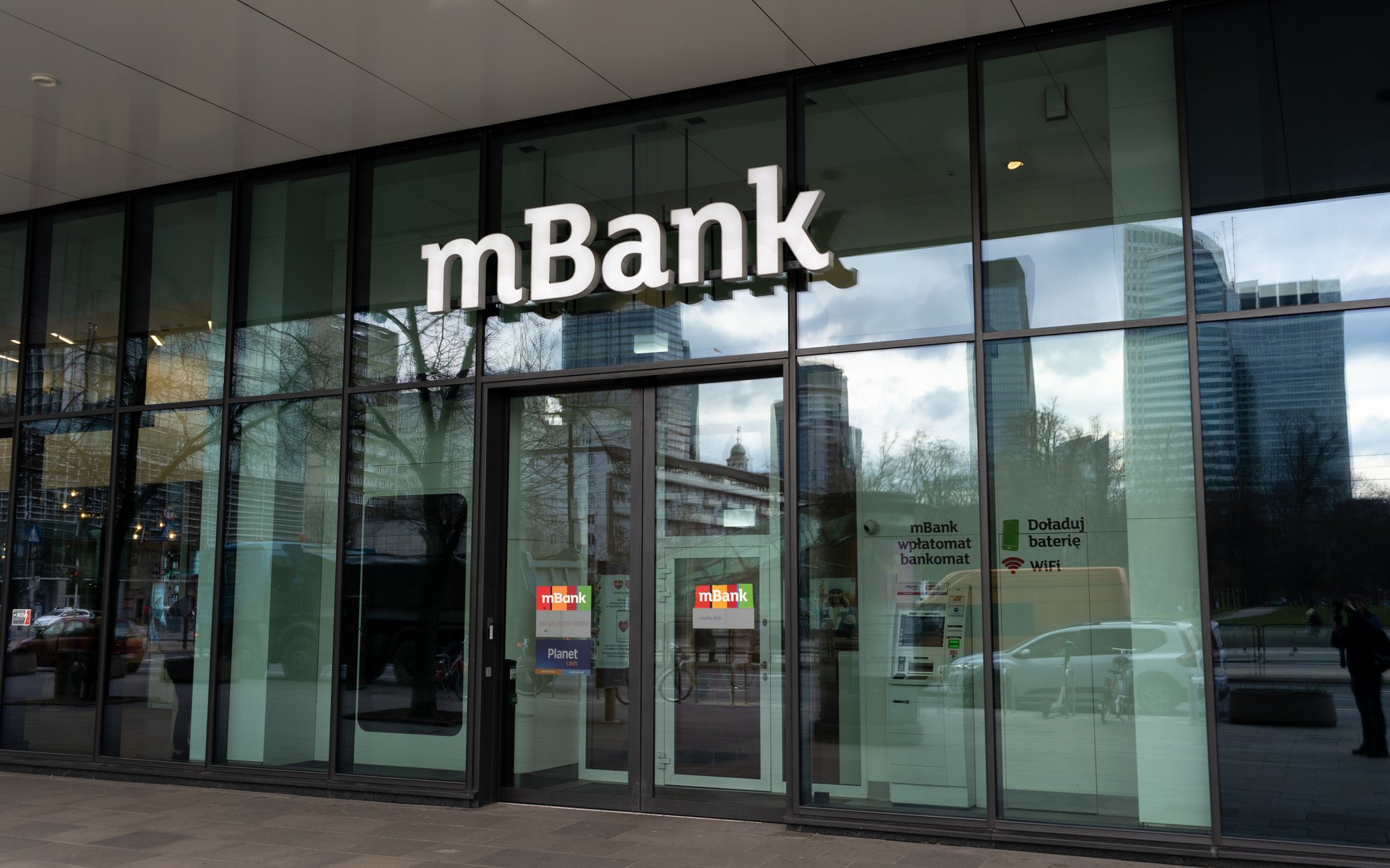 mBank miał 705,67 mln zł zysku netto, 15,6% ROE w I kw. 2025 r. - parkiet.com