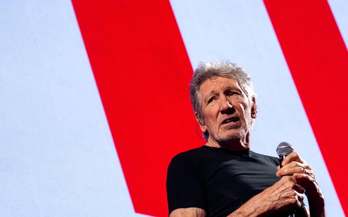 Roger Waters znów szokuje. Na koncercie w Berlinie wystąpił ubrany jak ...