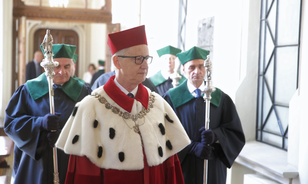 Nauka od poniedziałku do czwartku. Uczelnie szukają oszczędności - rp.pl