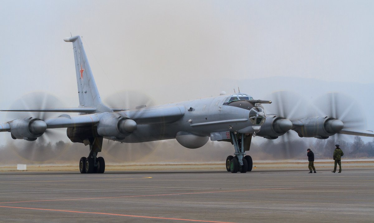 Eksplozje na rosyjskich lotniskach. Nieoficjalnie: Na bombowce Tu-95 spadł dron - rp.pl