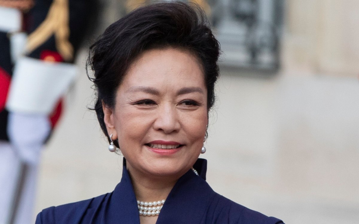 Peng Liyuan. Kim jest pierwsza dama Chin, która służy mężowi do ...