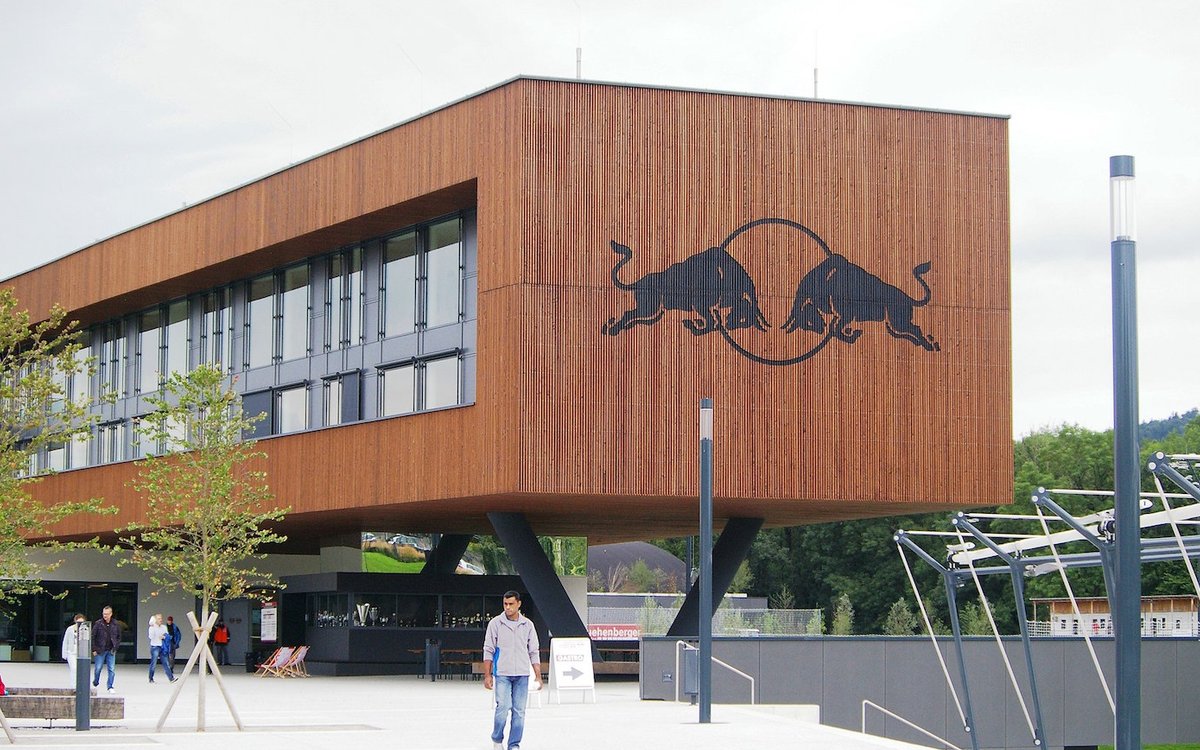 Red Bull wypowiedział wojnę winiarni z Sardynii. Chodzi o logotyp na ...