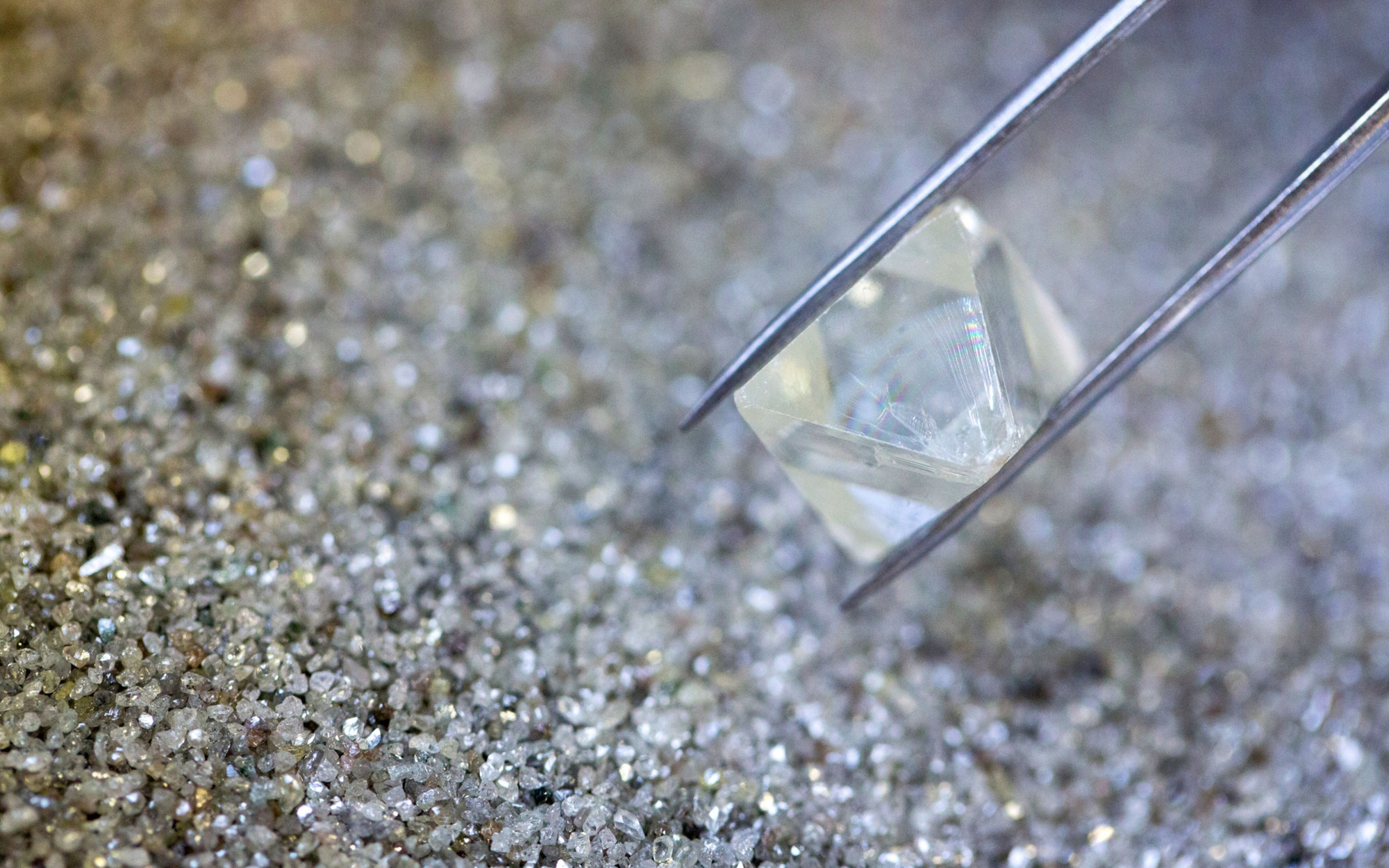 Rosyjski koncern diamentowy Alrosa wyrzucony z Angoli. Powodem są ...