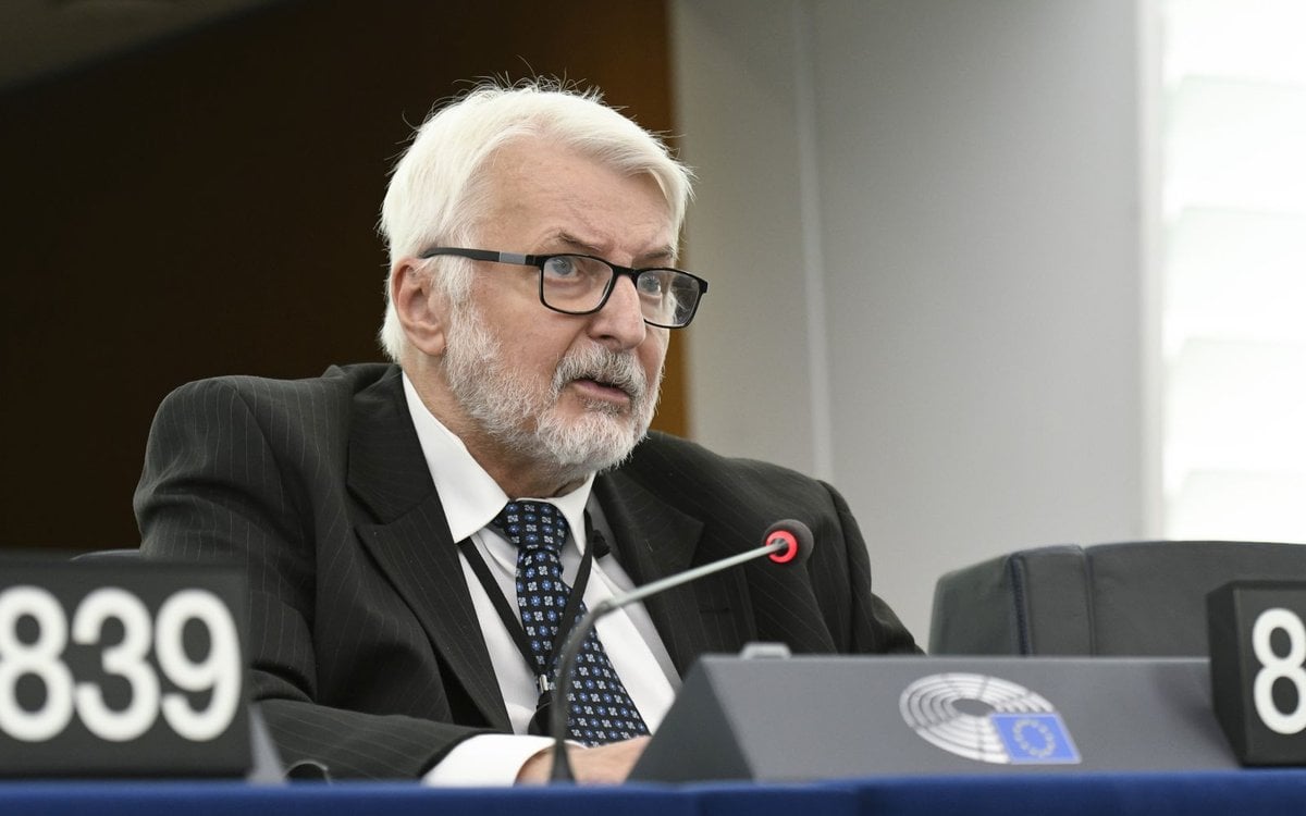 Witold Waszczykowski o swojej chorobie. "Bóg zabrał mi nogi, nie zabrał ...