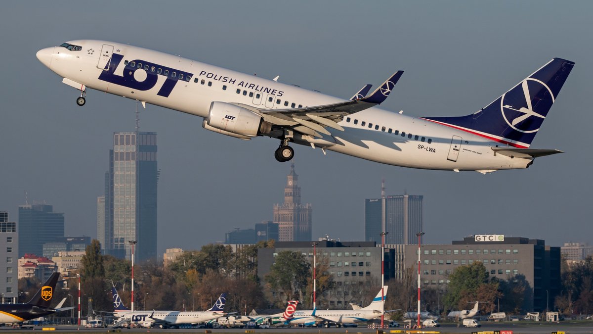 LOT powiększa flotę. W planach wielka liczba samolotów regionalnych - rp.pl