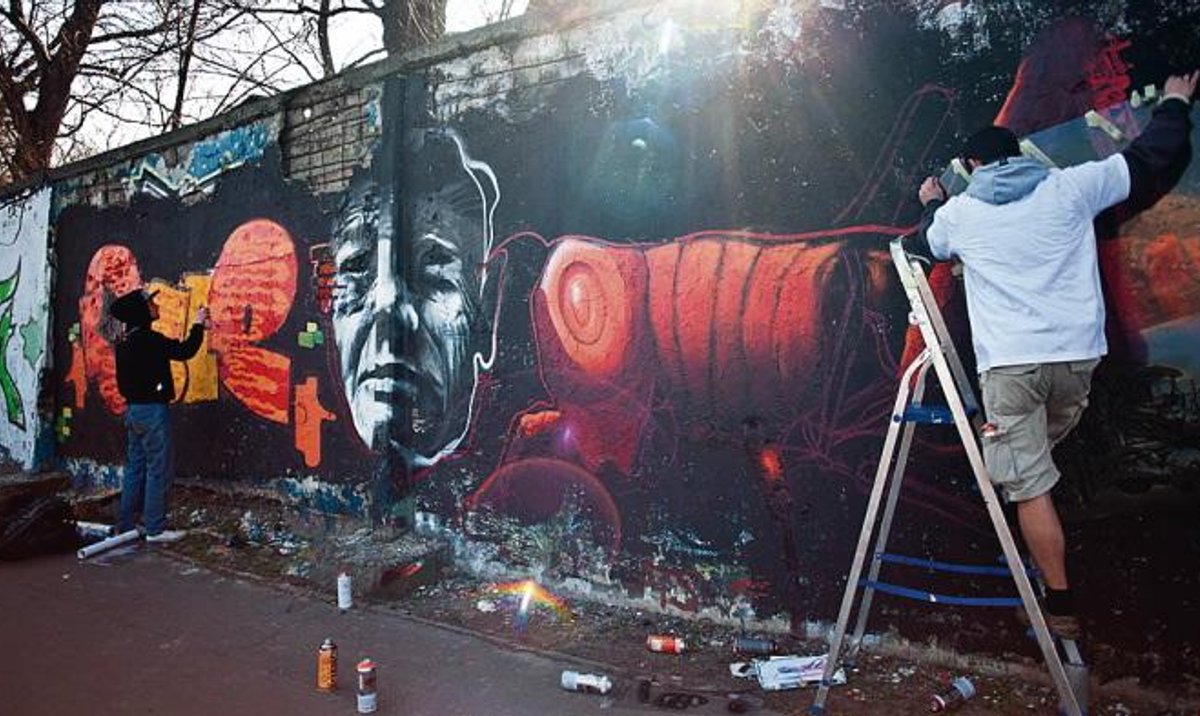 Jam graffiti na murze na Służewiu - rp.pl