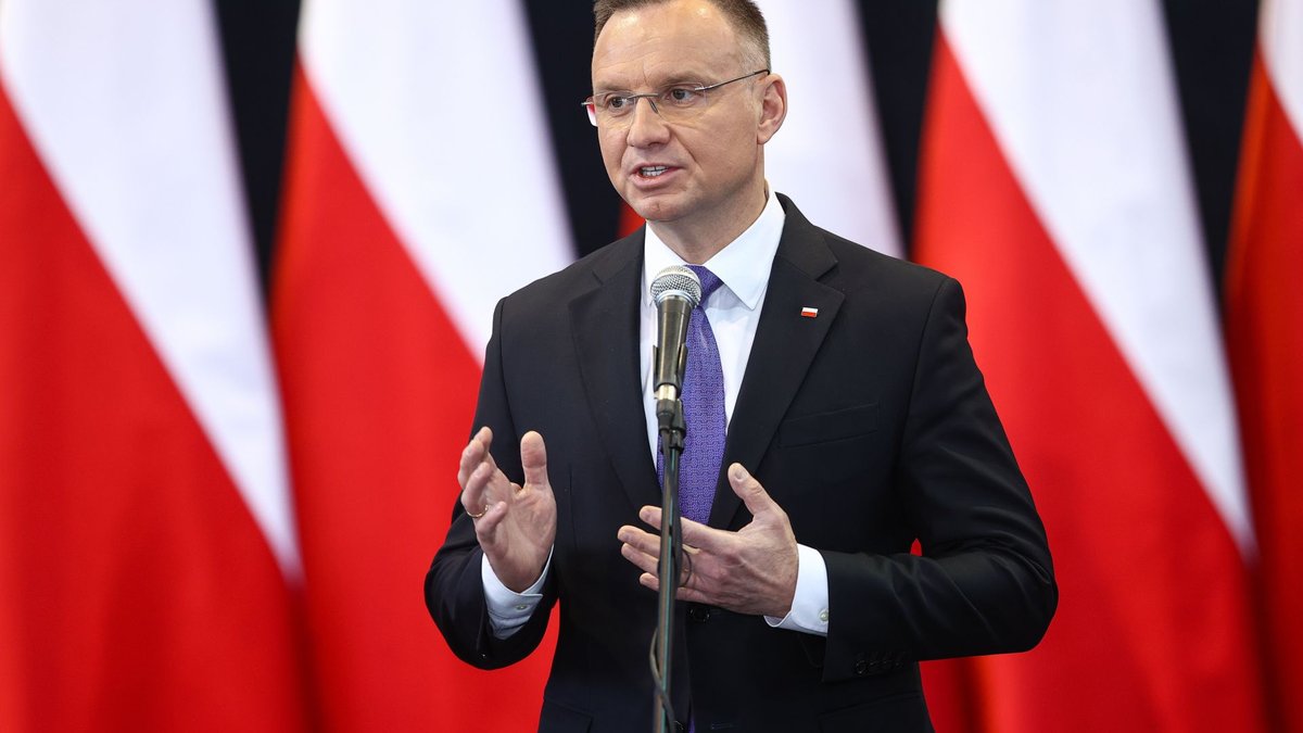 Mastalerek mówi, że Kaczyński powinien wysłać kwiaty albo wino Tuskowi ... Mastalerek mówi, że Kaczyński powinien wysłać kwiaty albo wino Tuskowi ...
