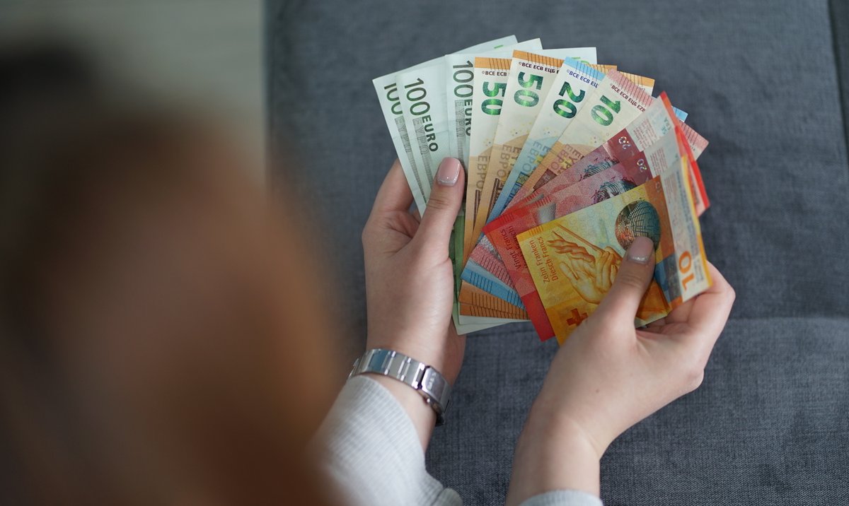 Banki masowo pozywają klientów frankowych - rp.pl