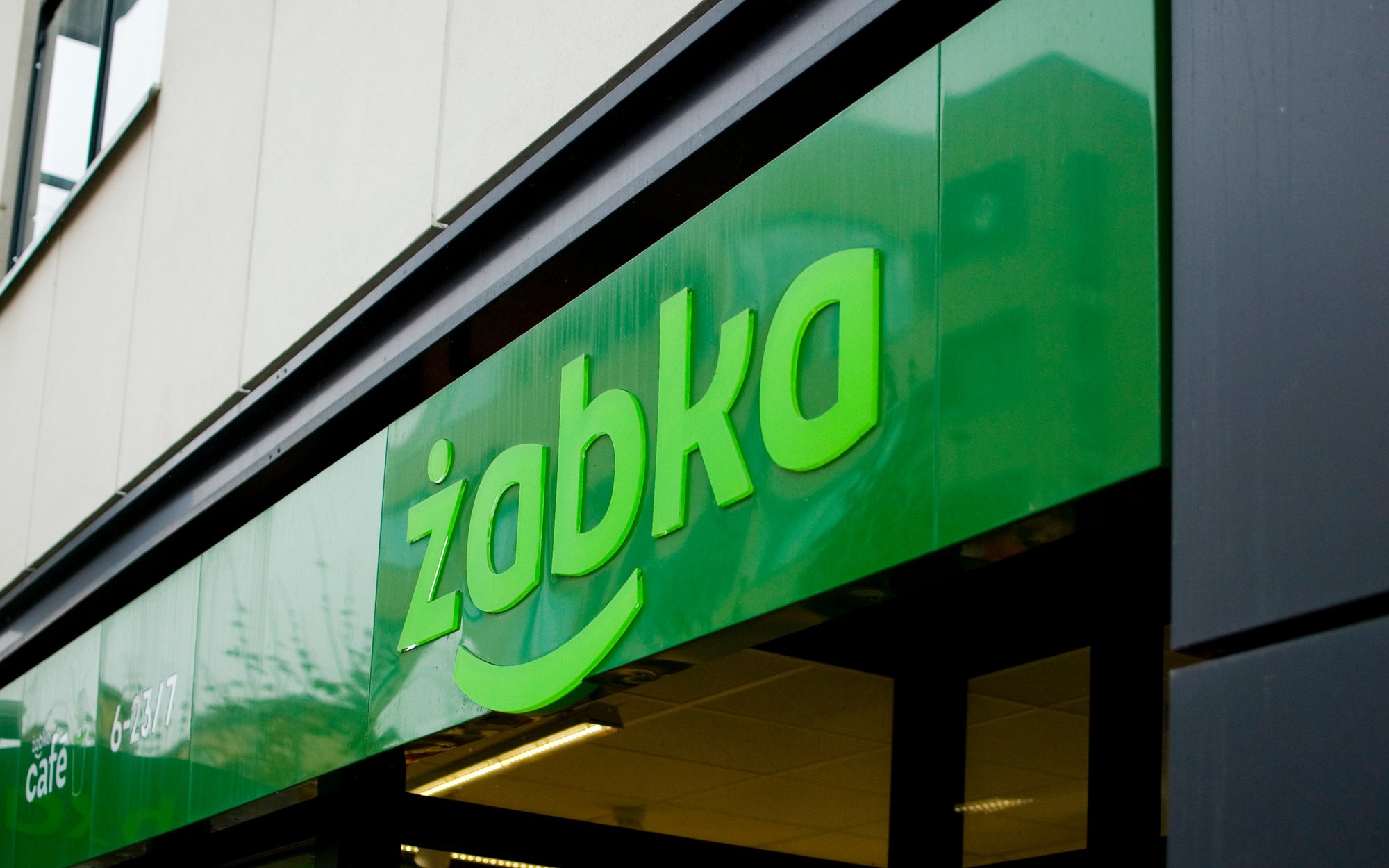 Akcje Żabki coraz niżej. Przecena nie odpuszcza - parkiet.com