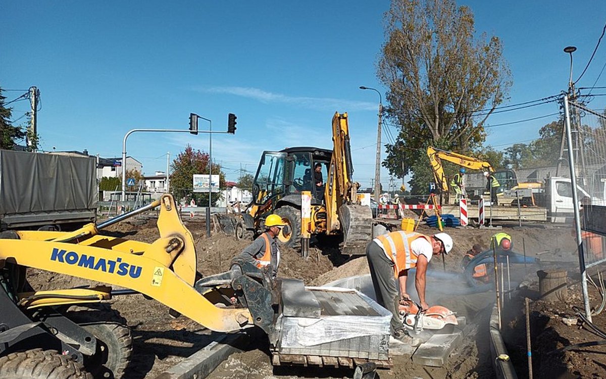 Prace drogowe w trzech dzielnicach. Utrudnienia dla kierowców i pasażerów ZTM | zyciewarszawy.pl