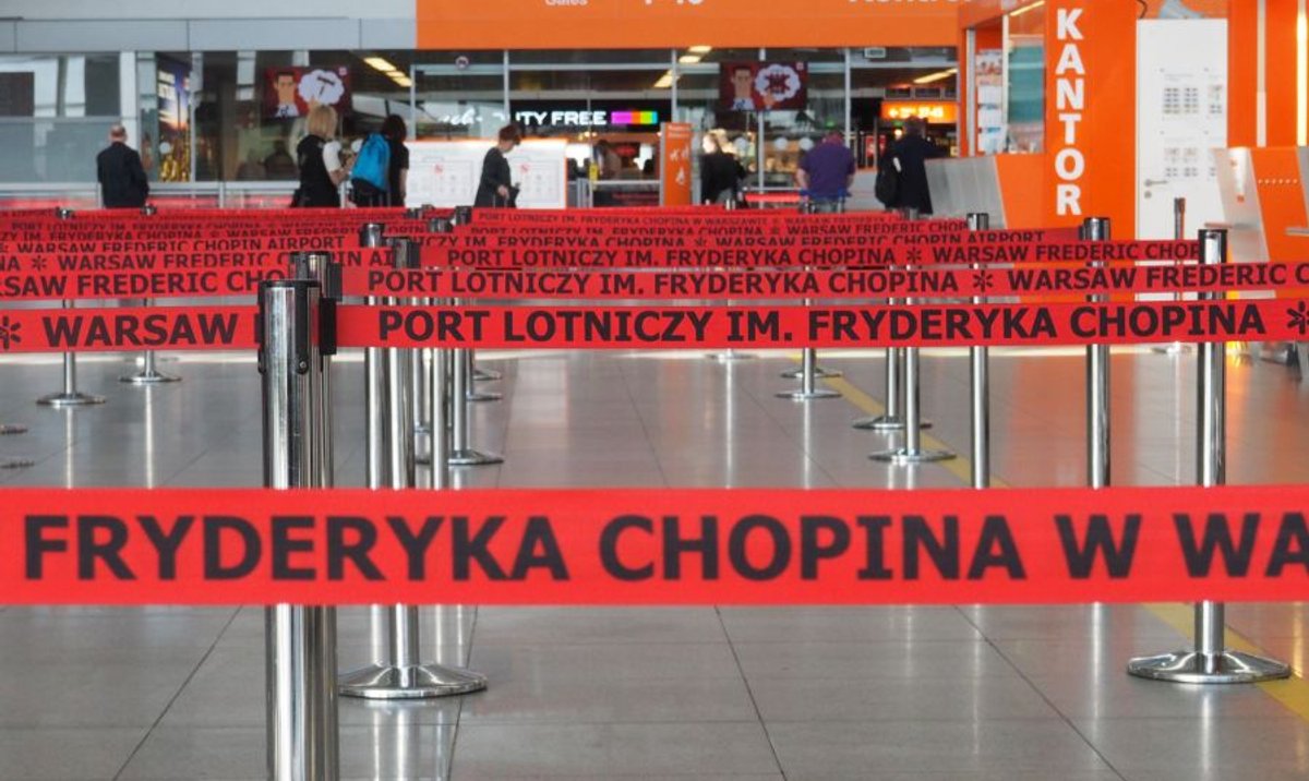 Dym w samolocie na Lotnisku Chopina. Ewakuowano ponad 200 osób - rp.pl