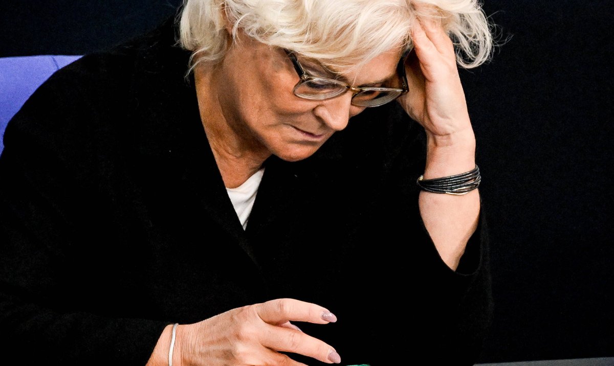 Pani minister nie daje rady. Christine Lambrecht krytykowana za stan ...