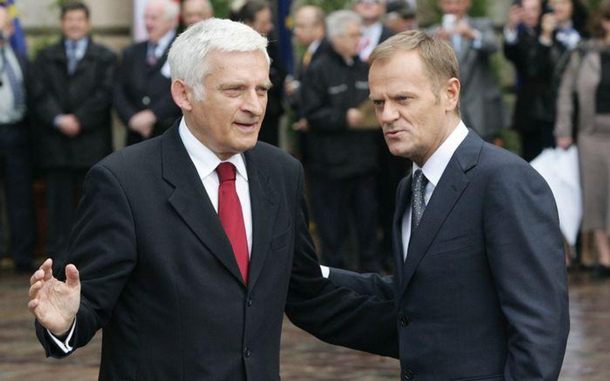 Bój o Buzka z asem w rękawie - rp.pl