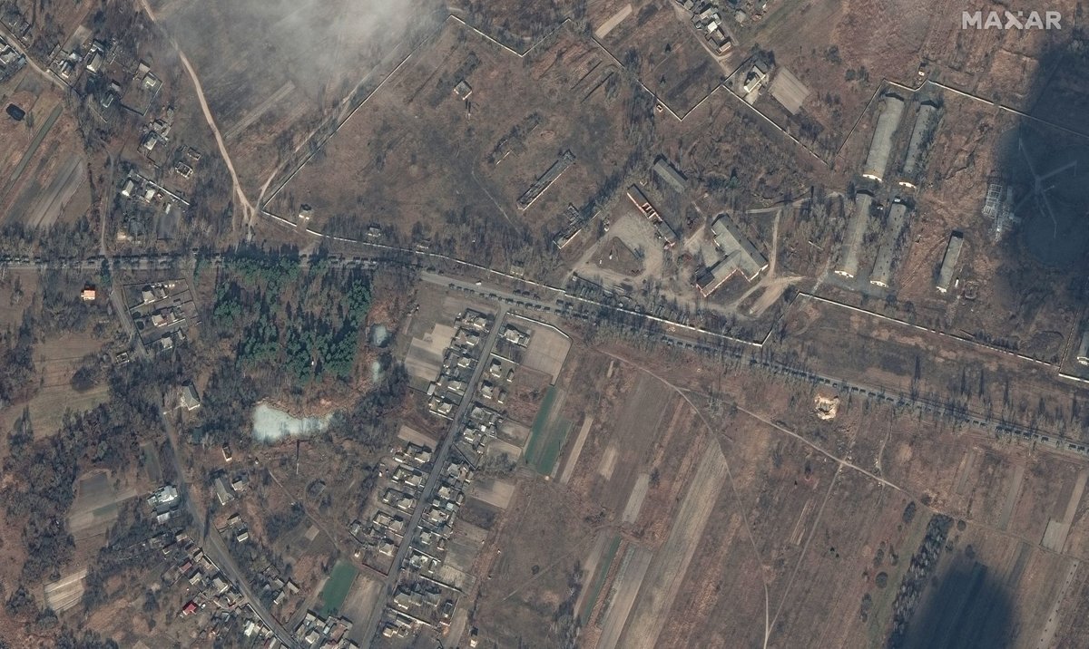 Wojna na Ukrainie. Nowe zdjęcia satelitarne: rosyjskie wojska zmierzają w stronę Kijowa - rp.pl