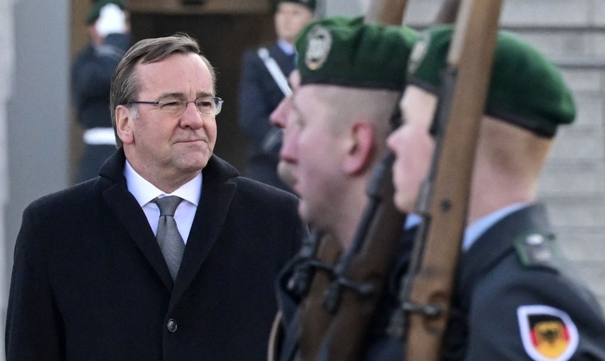 Nowy minister obrony Niemiec: Nie ma wymogu, by na Ukrainę trafiały jednocześnie czołgi z ...