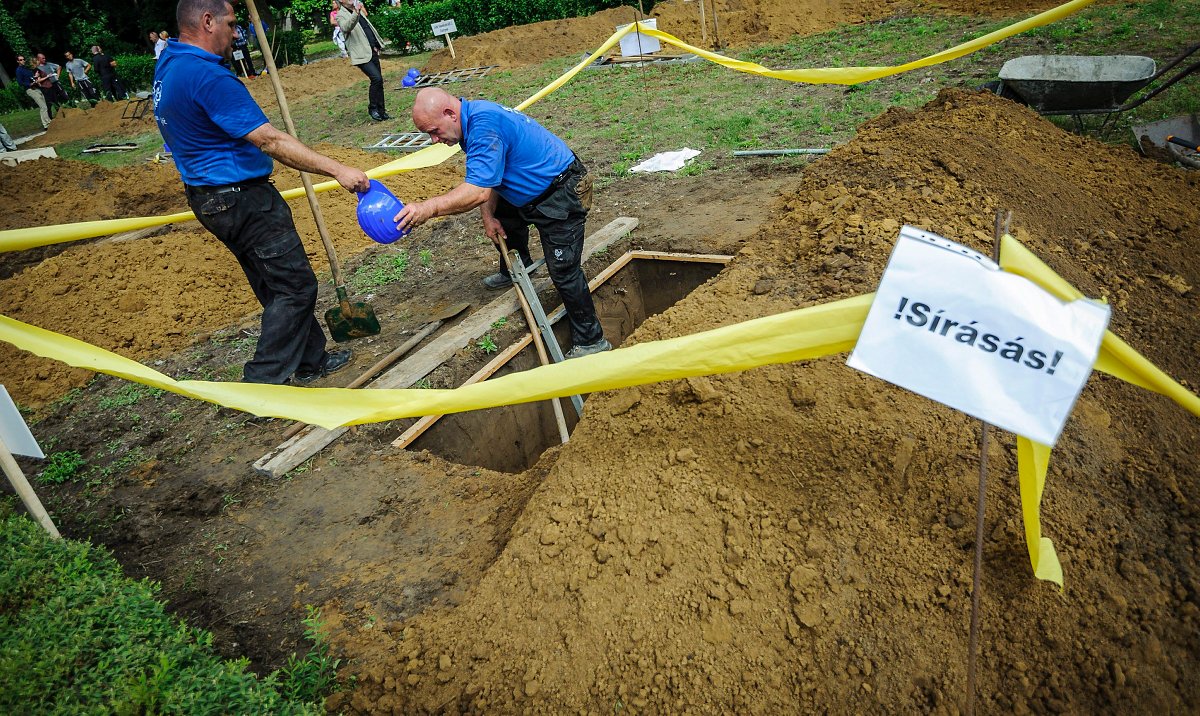Konkurs kopania grobów na Węgrzech - rp.pl