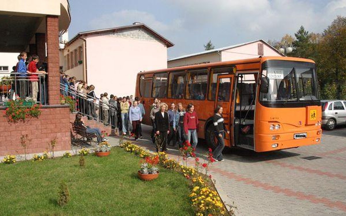 Gimbus podwiezie do szkoły każdego ucznia - rp.pl