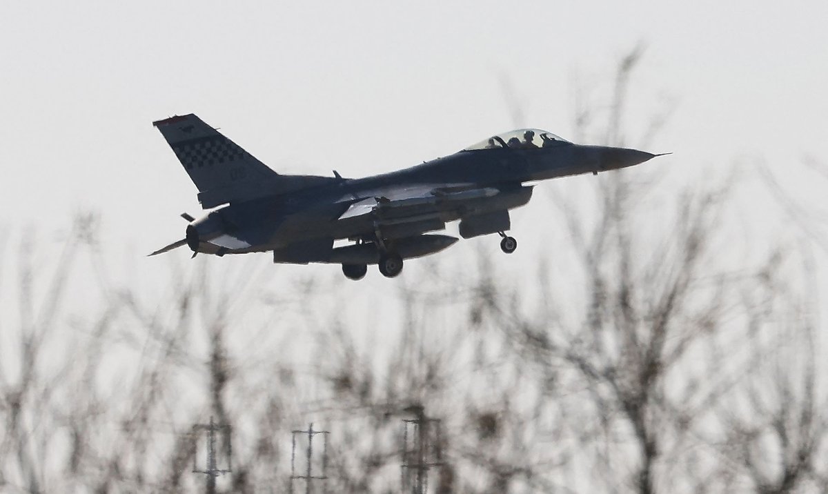 Korea Płd. poderwała 80 myśliwców, bo wykryła 180 samolotów z Korei Płn. - rp.pl