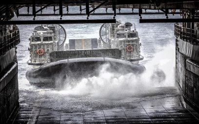 Nowy poduszkowiec US Navy przeszedł test dokowania - rp.pl