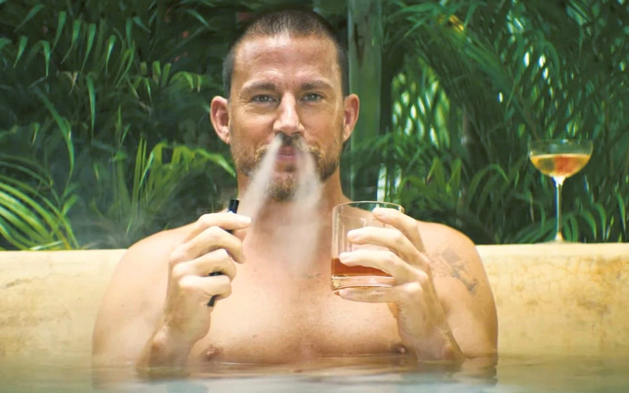 „Mrugnij dwa razy”: Zemsta w bachanalia. Recenzja filmu - rp.pl