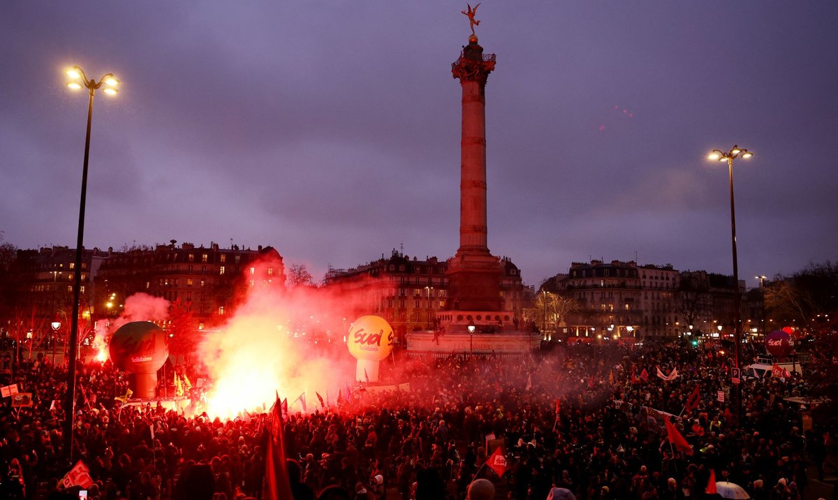 Masowe protesty we Francji. Chcą zmusić rząd do wycofania reformy ...