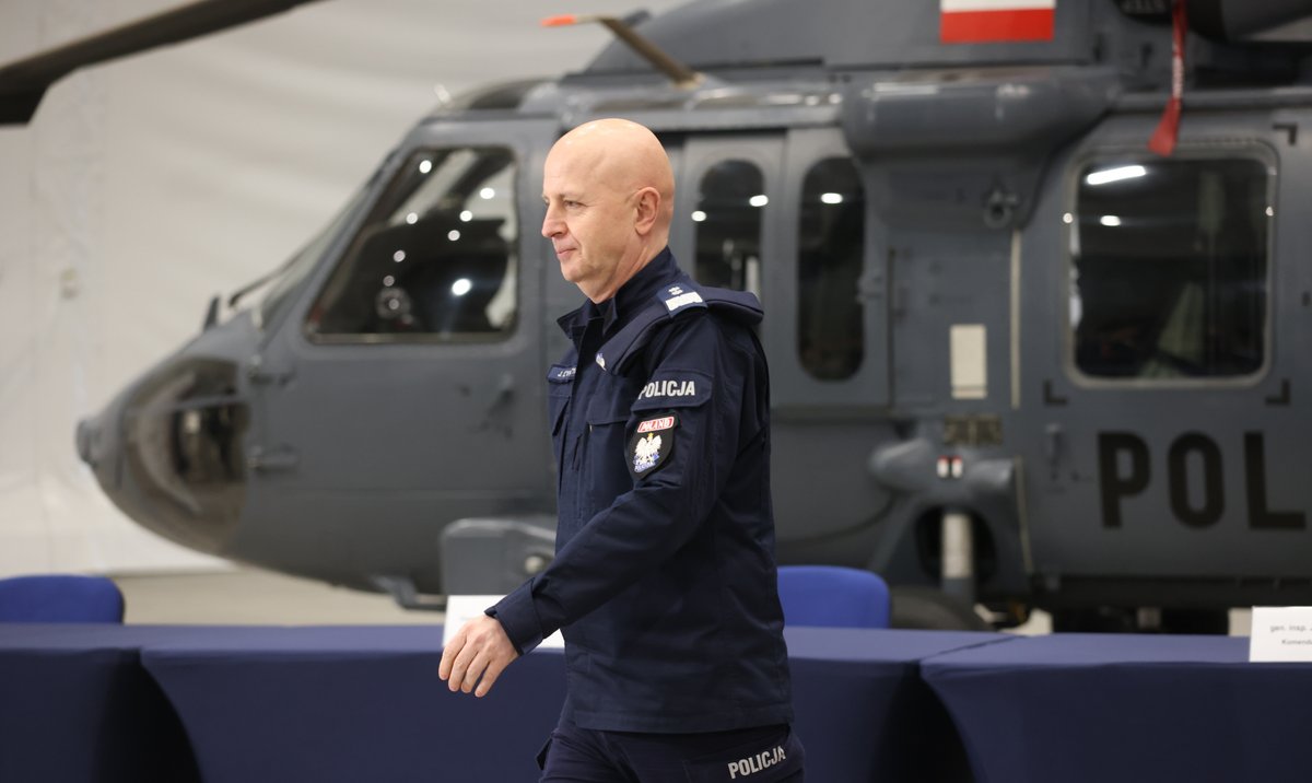 Gutowski, Kardas: Jak to na komendzie ładnie, gdy z głośnika granat ...