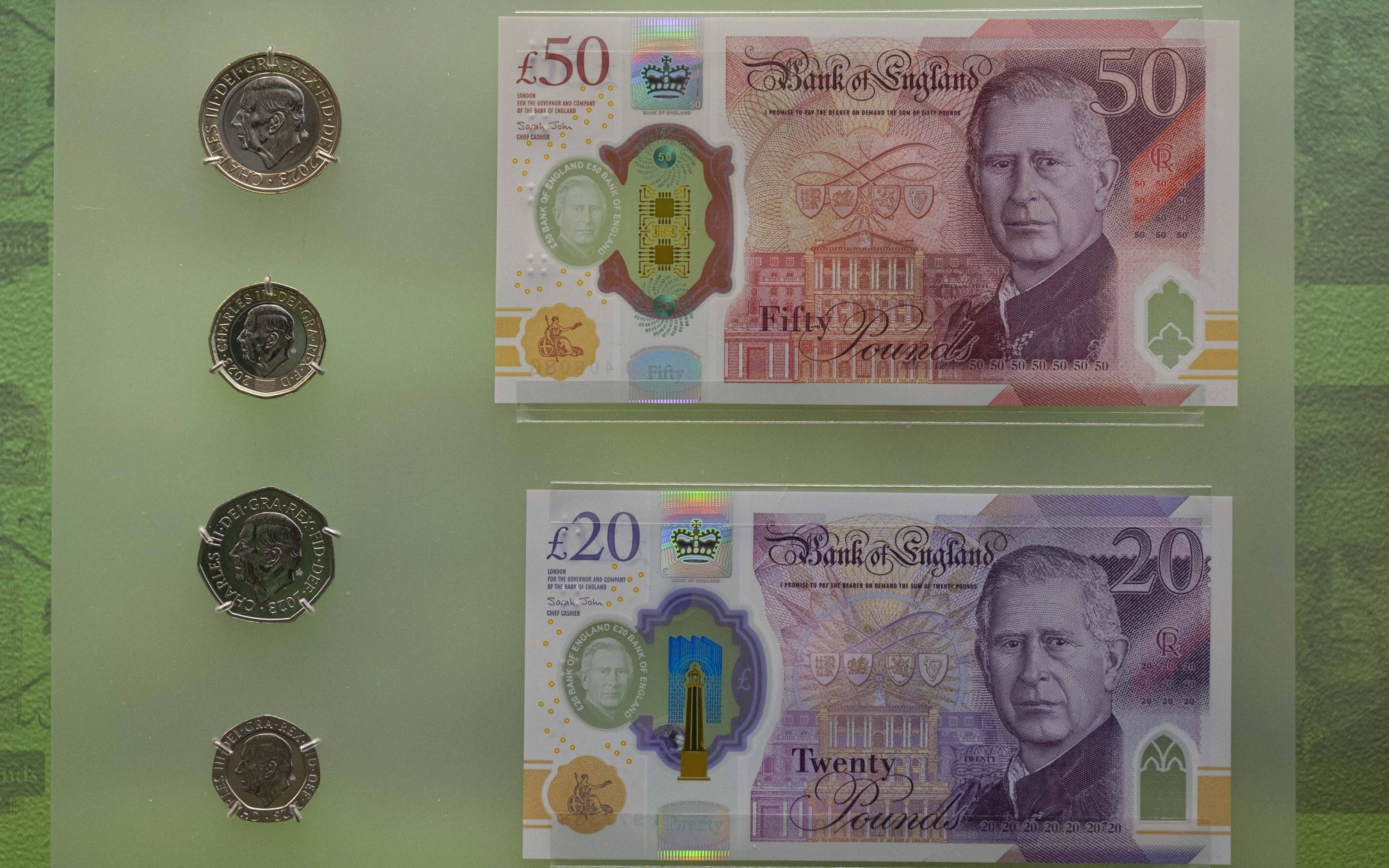 Bank Anglii wystawił na aukcje banknoty z królem Karolem - rp.pl