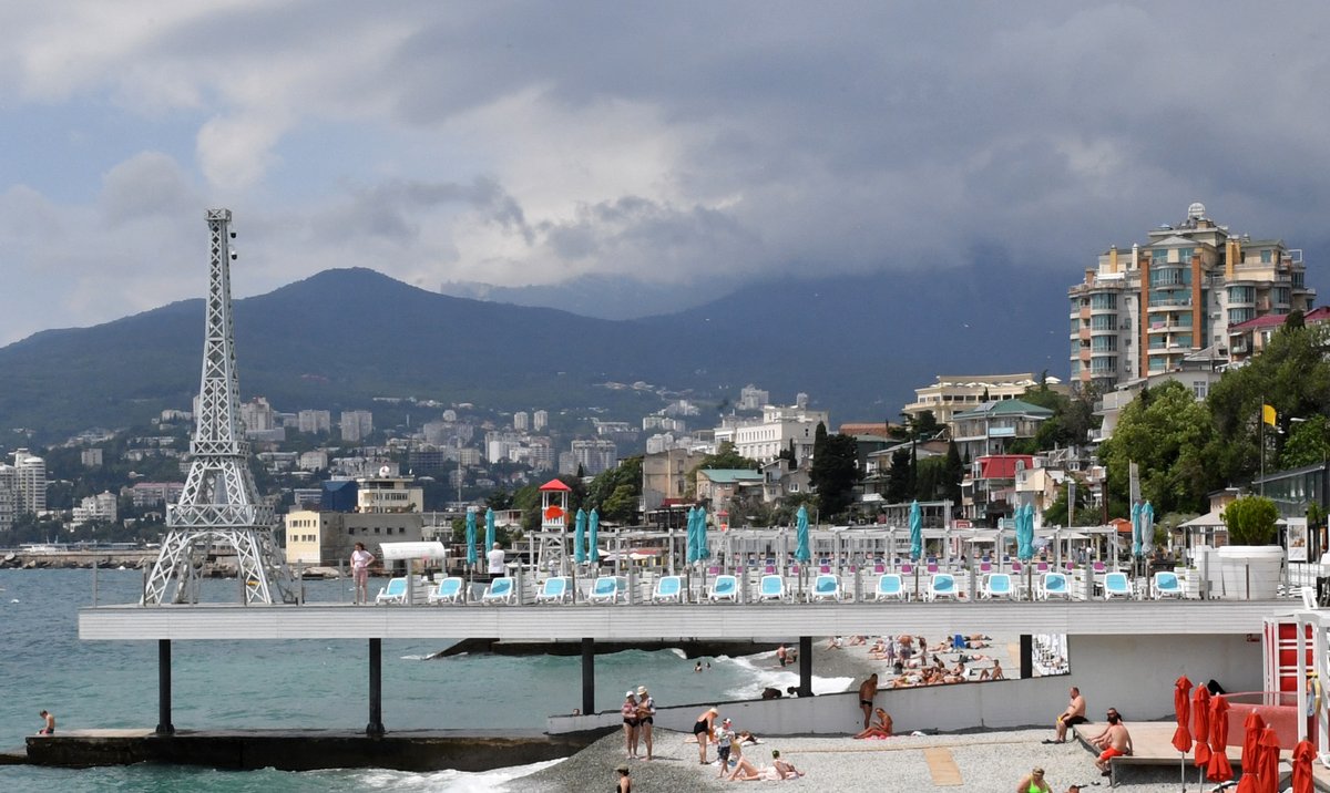 Most Krymski zablokowany. Kolejka uciekających Rosjan przekroczyła 13 ...