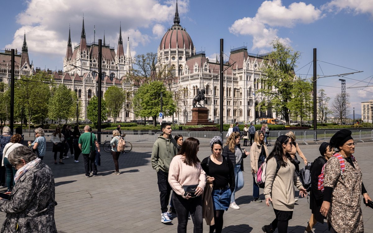 Węgrzy sprowadzają cudzoziemców. Zarabiają pośrednicy związani z partią ...