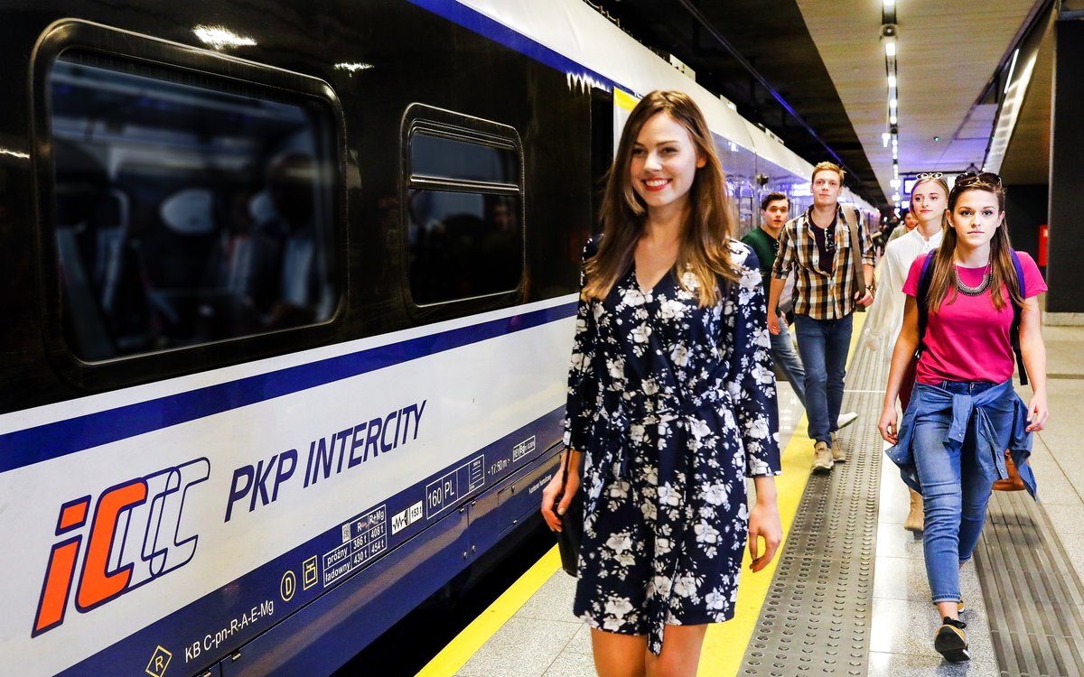 PKP IC nie zwalnia tempa, ma coraz więcej pasażerów i kupuje nowy tabor ...