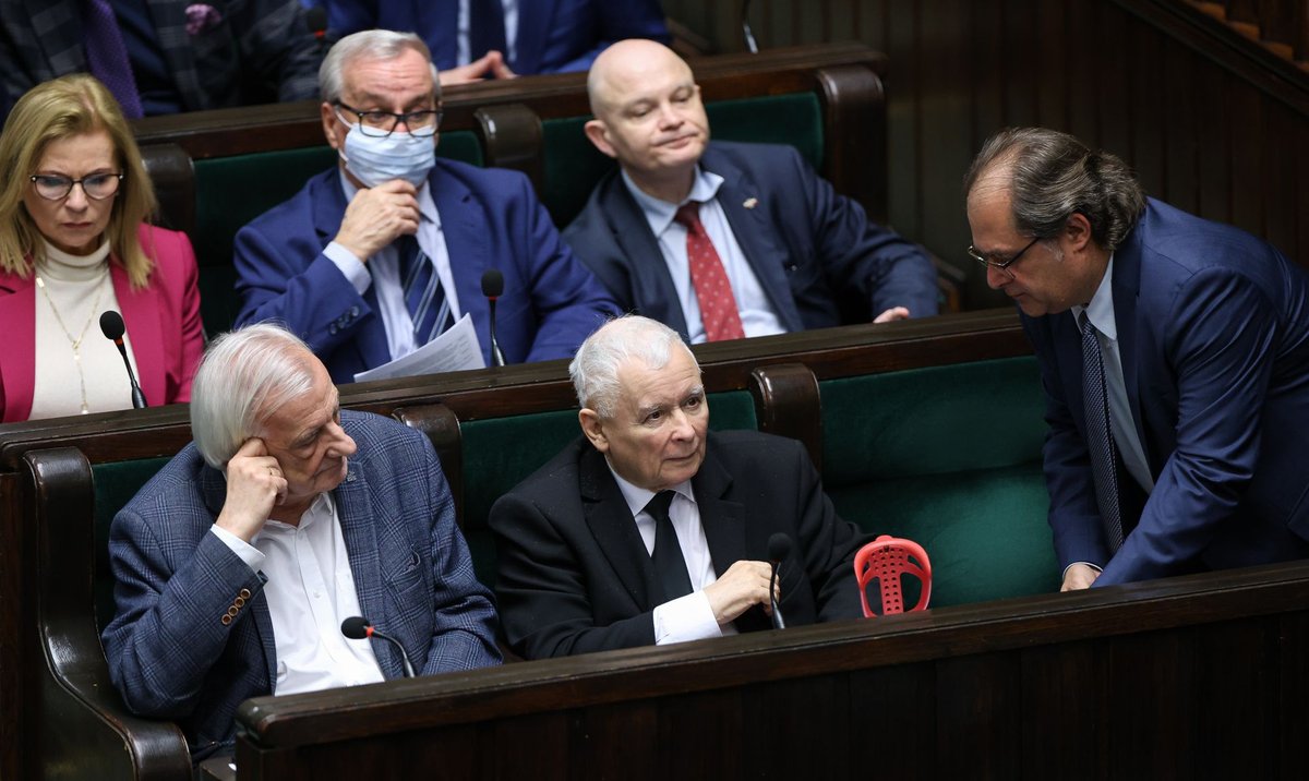 Sondaż: PiS z Konfederacją z większością, jeśli nie ma jednej listy opozycji - rp.pl