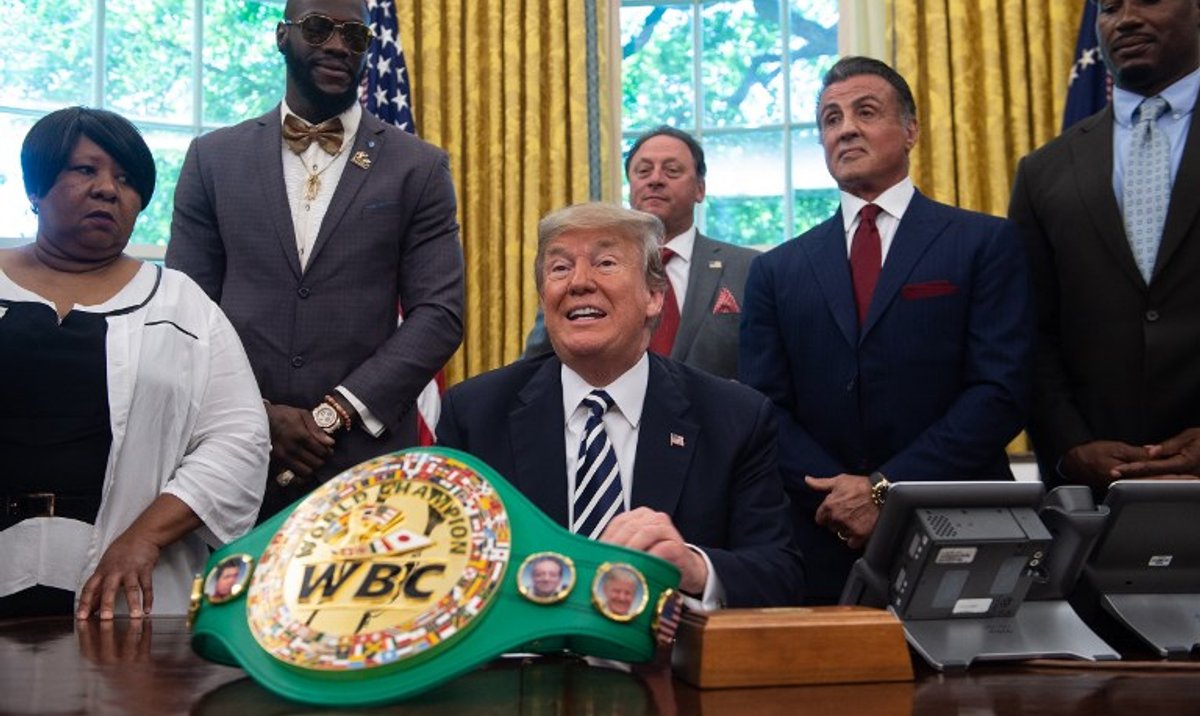 Donald Trump ułaskawił pierwszego czarnoskórego mistrza świata w boksie ...