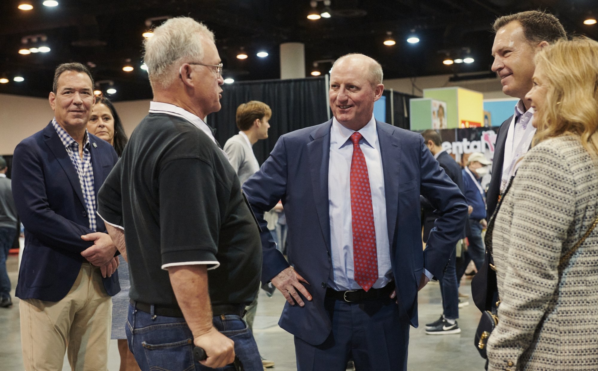 Greg Abel zastąpi Warrena Buffetta w Berkshire Hathaway. Co zrobi ...