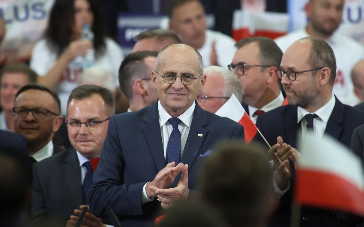 Sondaż: Czy szef MSZ, Zbigniew Rau, powinien zostać zdymisjonowany po aferze wizowej? - rp.pl