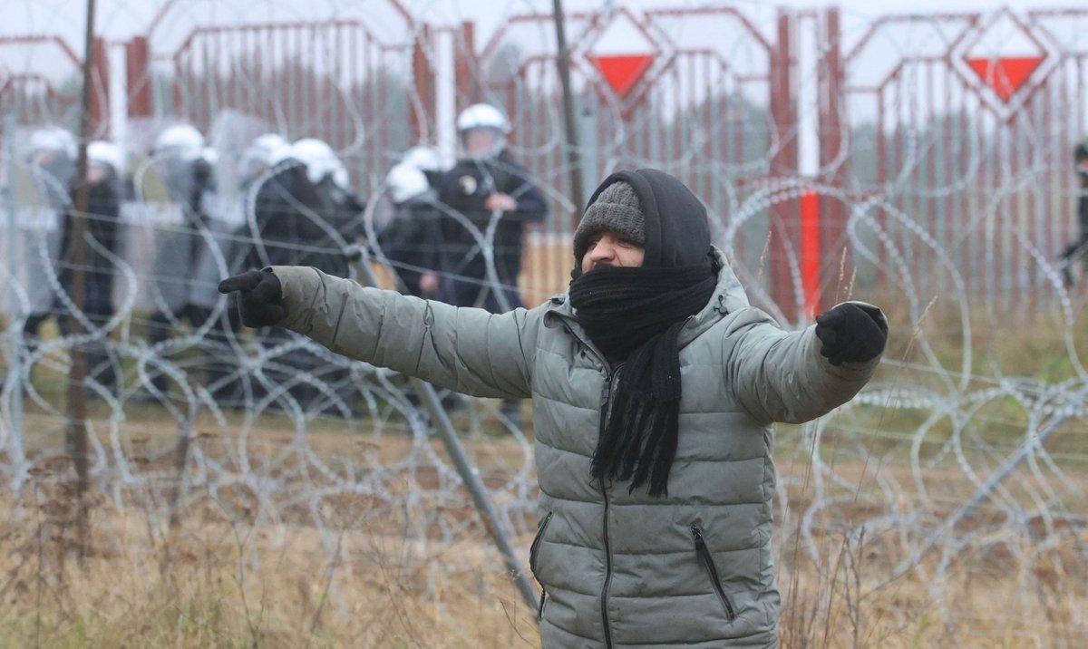 Kryzys na granicy. Szef MON: Agresja ze strony migrantów jest duża - rp.pl