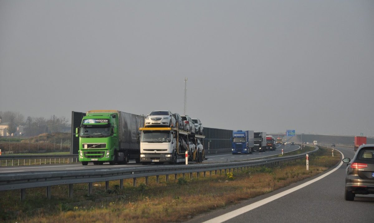 Transport samochodowy na wolnych obrotach - rp.pl