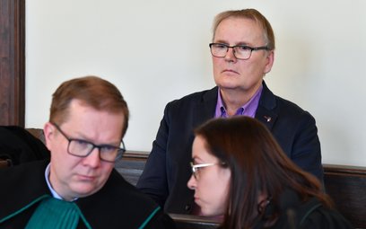 Były senator PiS Waldemar Bonkowski ciągnął psa za autem po asfalcie ...