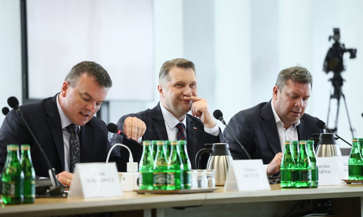 Przemysław Czarnek wykluczony z posiedzenia komisji. Nazwał jej obrady cyrkiem - rp.pl