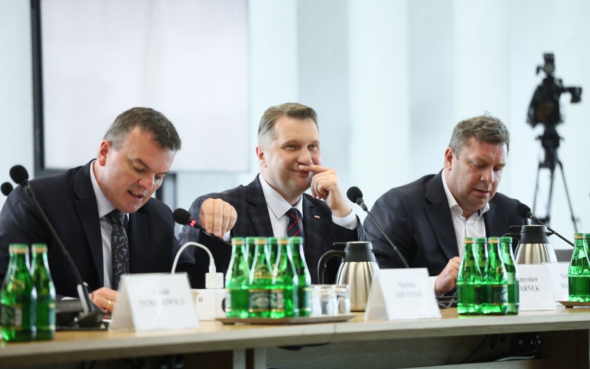 Przemysław Czarnek wykluczony z posiedzenia komisji. Nazwał jej obrady cyrkiem - rp.pl